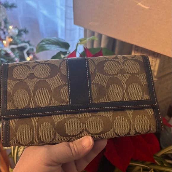Coach | Bags | Coach Signature Series Tan And Brown Bifold Wallet ...